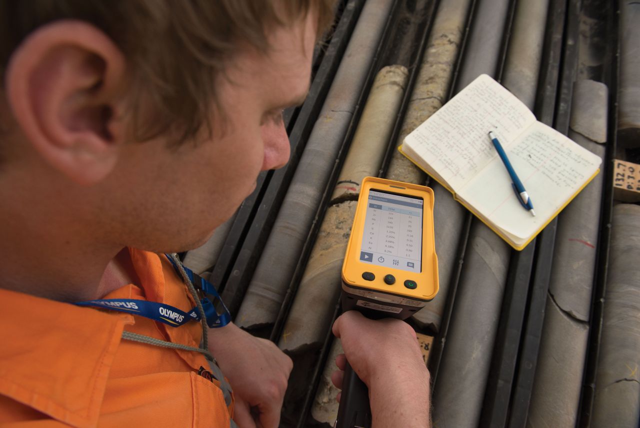 Vanta Handheld XRF Mineral Analyzer | Evident